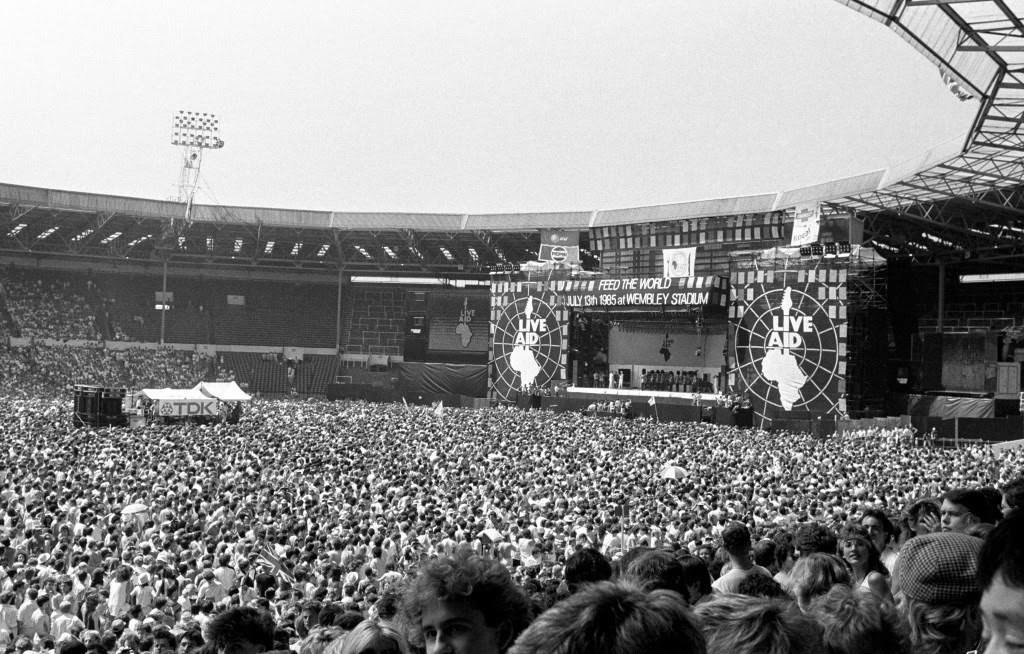 Pictures of Music Fans Attend the 1985 Live Aid Concert at Wembley ...