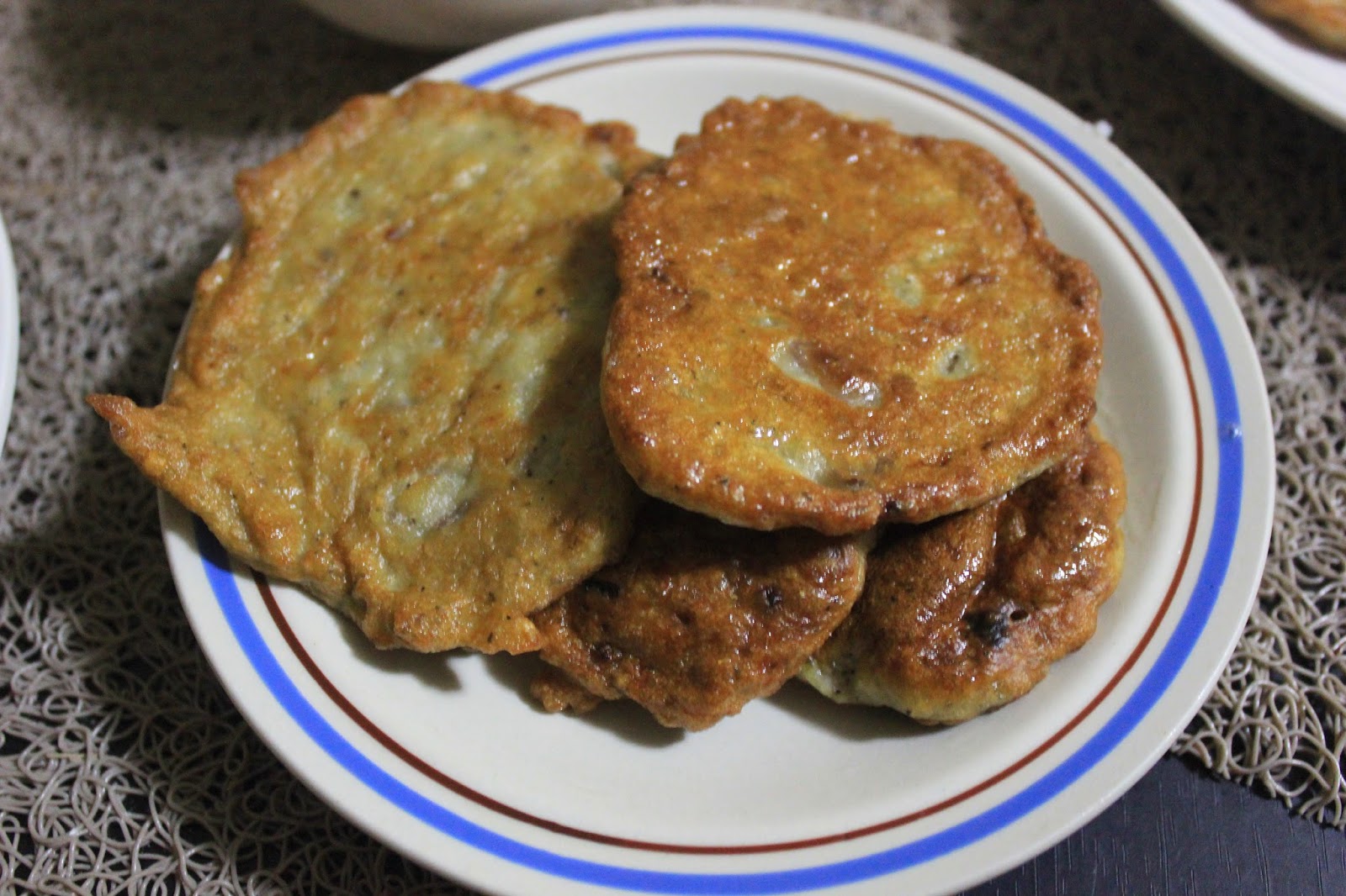 Sneak and Snack: A piece of life's hack: Dulong patties aka Tortang dulong