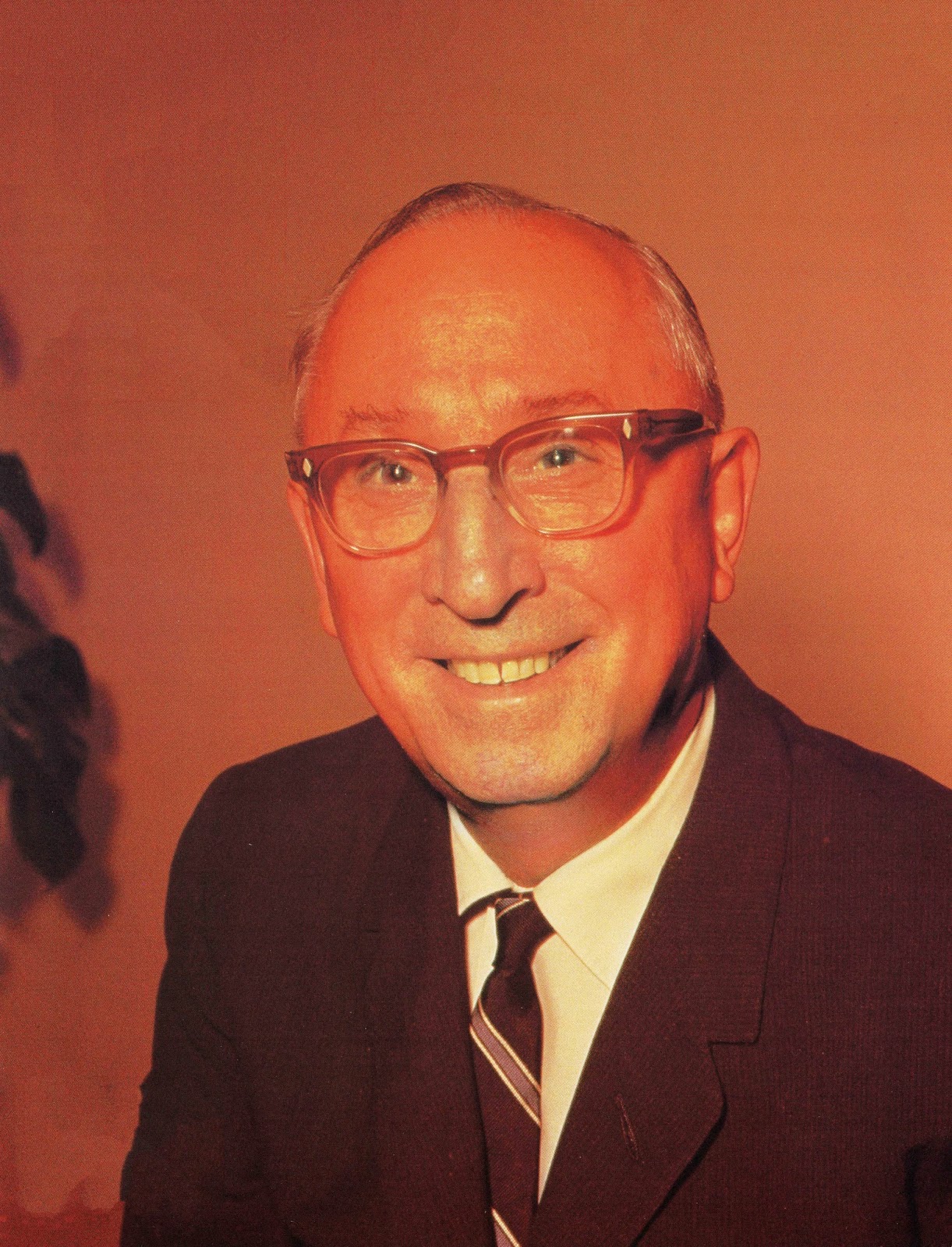 Disney Avenue: A Heartfelt Tribute to Roy O. Disney Including 24 Rarely ...