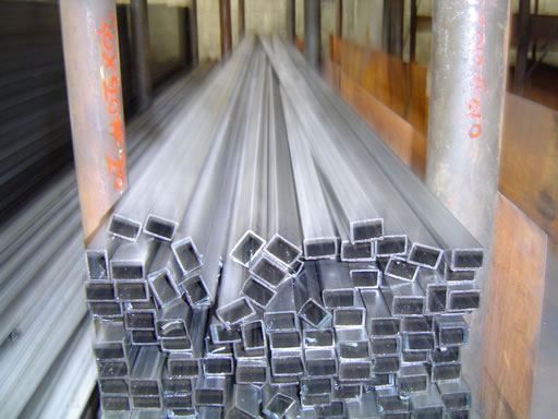 Ideal Ferros: Metalon ou tubo quadrado