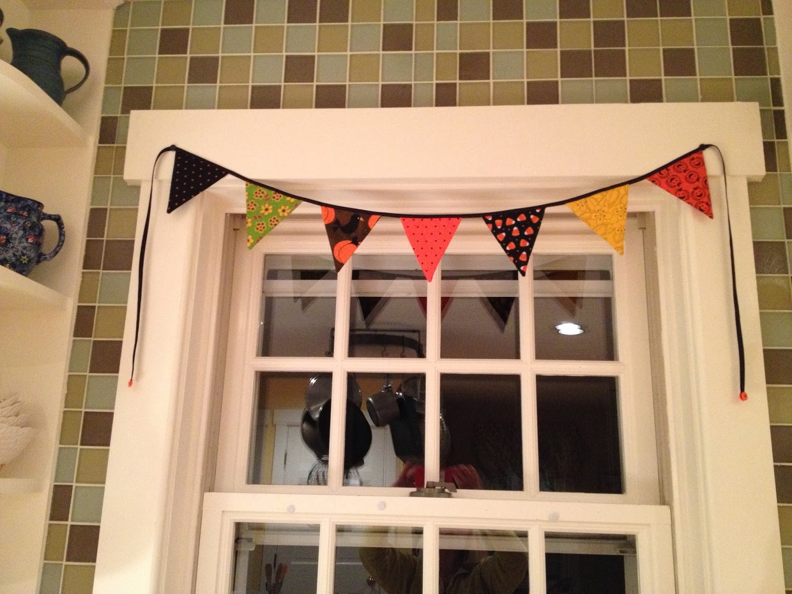 mynestofyarnandbuttons: Happy Kitchen Window Buntings