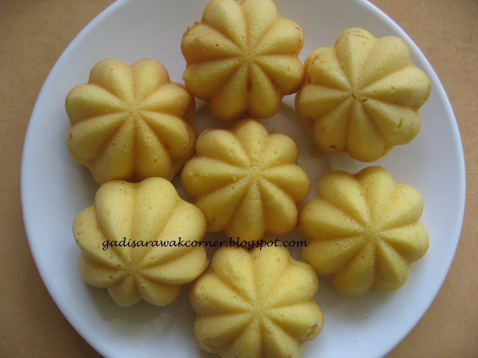 Kuih Bahulu Cara Lama Punya!