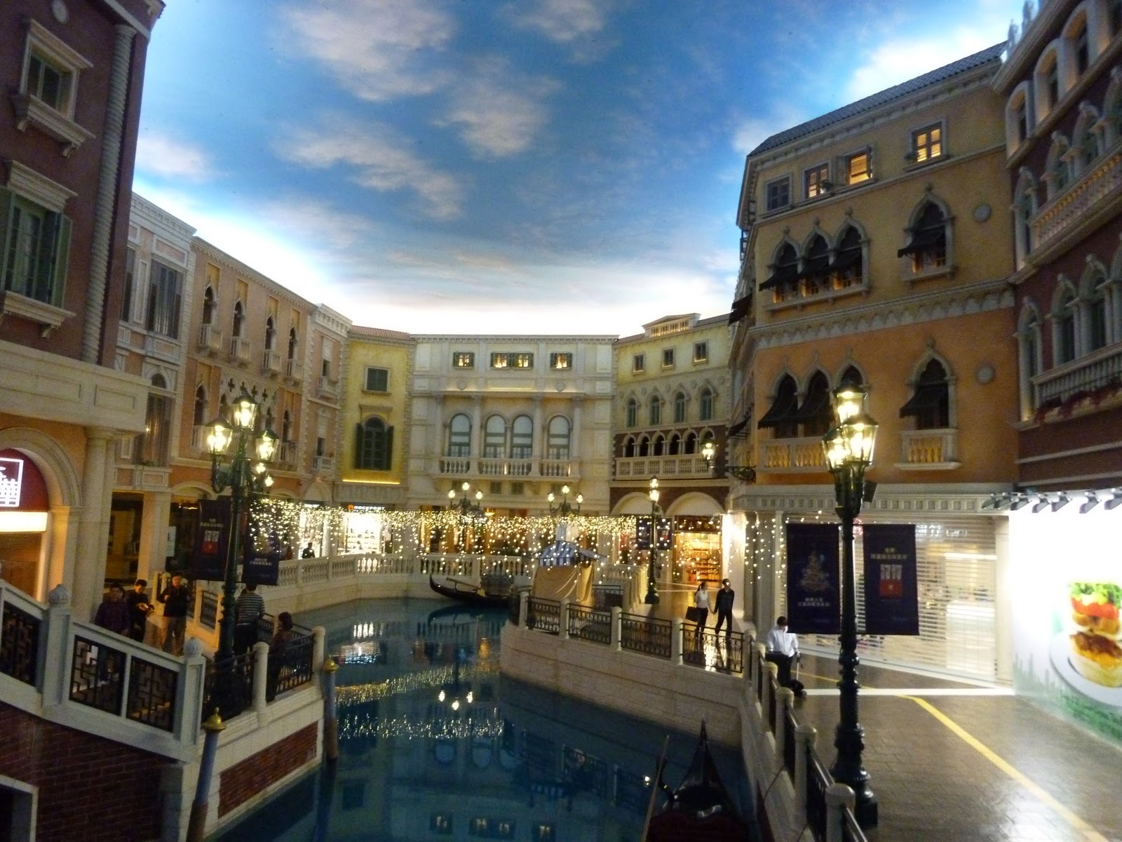 Joy's (and challenges) Abroad! 欢迎!: Macau casinos