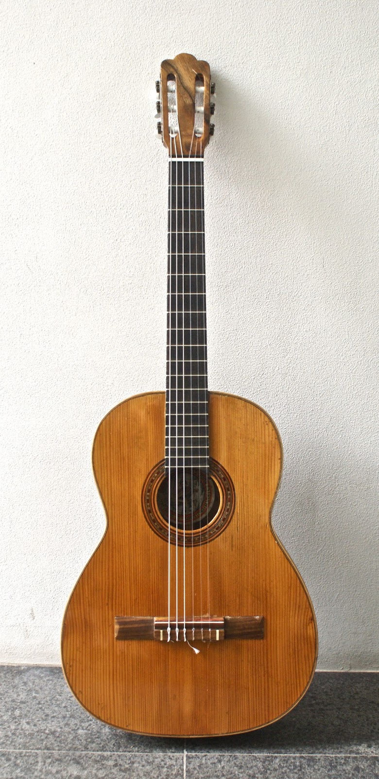 Romantic and old guitars: Juan Estruch Concierto 1 model 1974 / UME ...