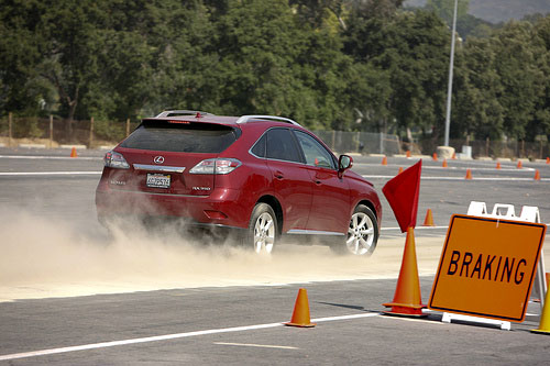 Piensa en Motores: ¿Cuánto tarda un carro en frenar?