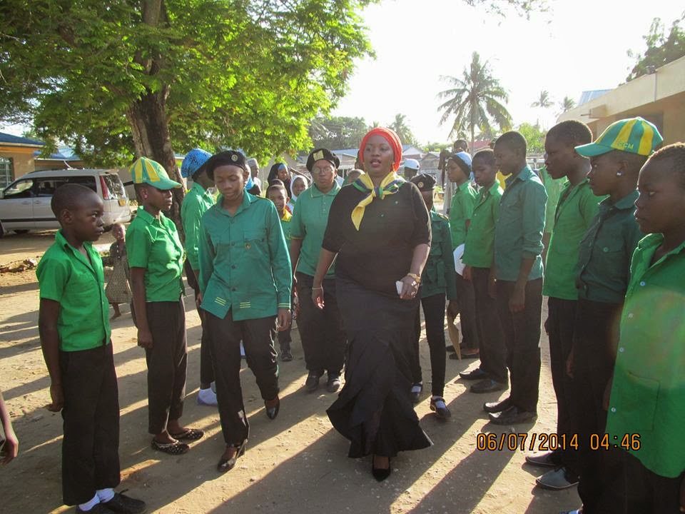 MAKAMU MWENYEKITI UVCCM TAIFA MH. MBONI MHITA AKUTANA NA VIONGOZI WA ...