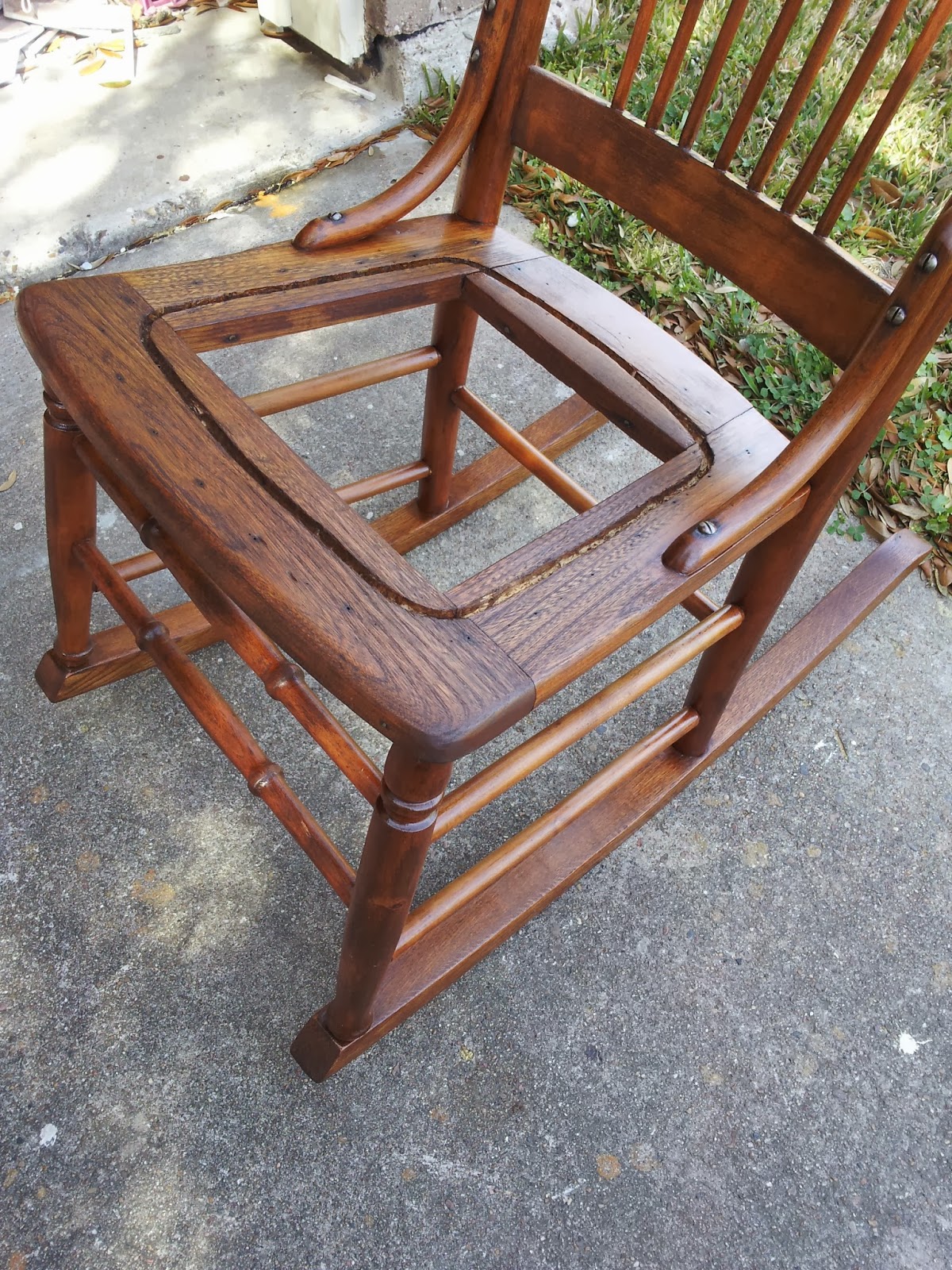 ThriftyFamilyMota: Wicker Rocker repair