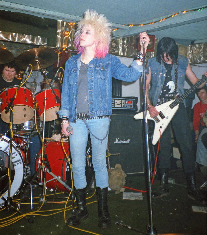 Anarcolitico : Garotas no Vocal - Sacrilege