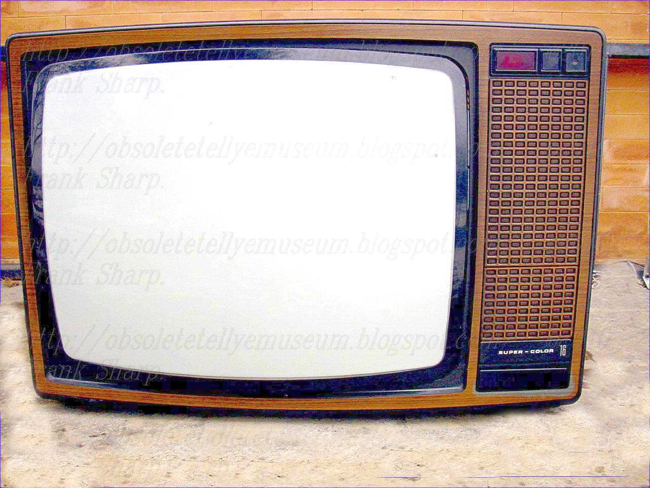 Obsolete Technology Tellye !: GRUNDIG SUPER COLOR 8642 YEAR 1978.