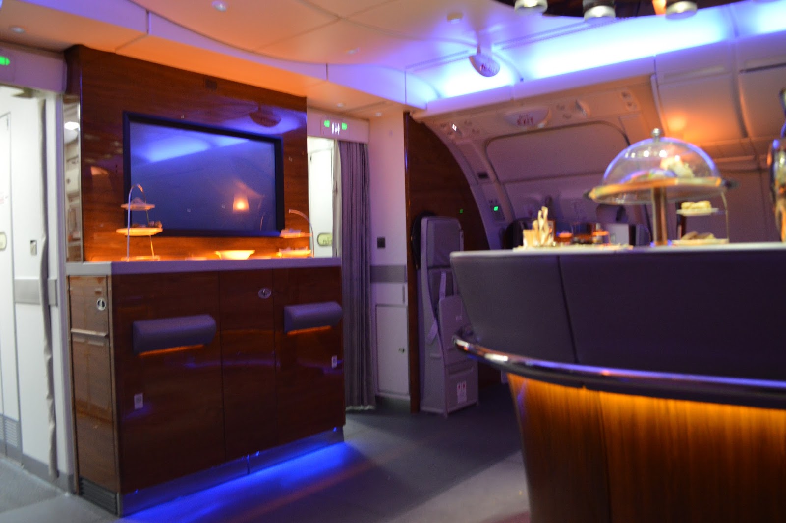Emirates Trans Tasman First Class on the A380 : Auckland to Melbourne EK407