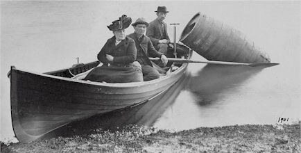 Annie Edson Taylor the First Person to Survive Trip over Niagara Falls ...