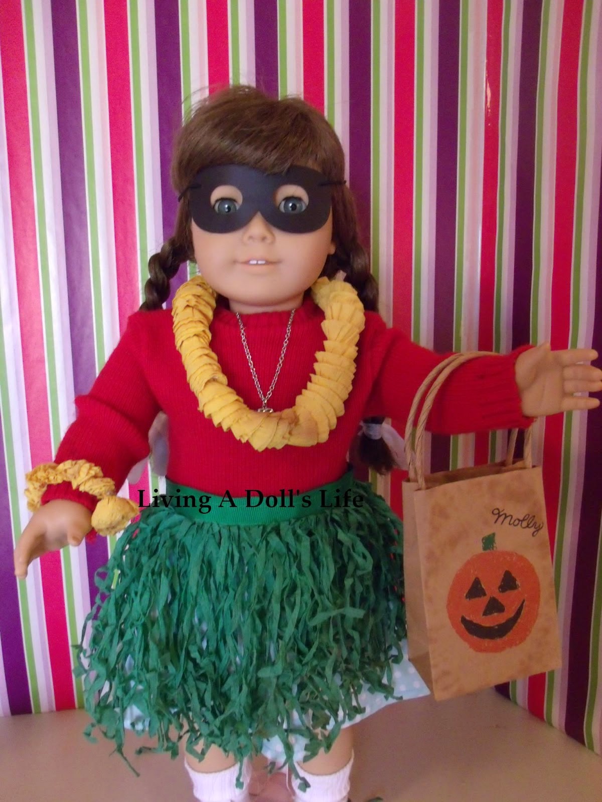 Living A Doll's Life : *Opening* Molly's Bed + Outfits