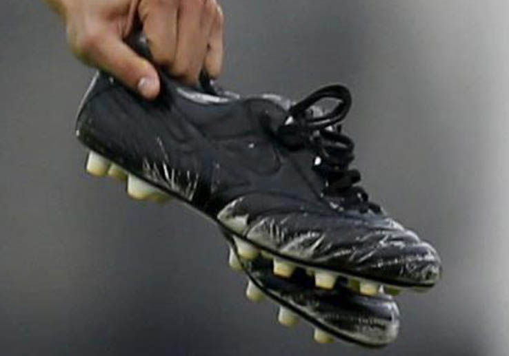 No More Adidas? Kaka Trains in Blackout Boots - Footy Headlines