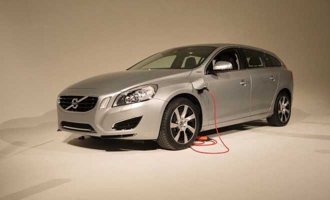 Volvo’s V60 plug-in hybrid gears up for launch