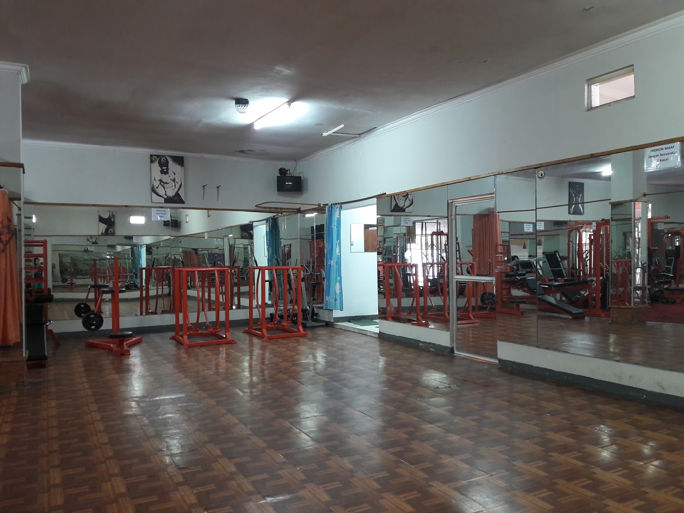 Widaningsih: TOM'S GYM SPORT