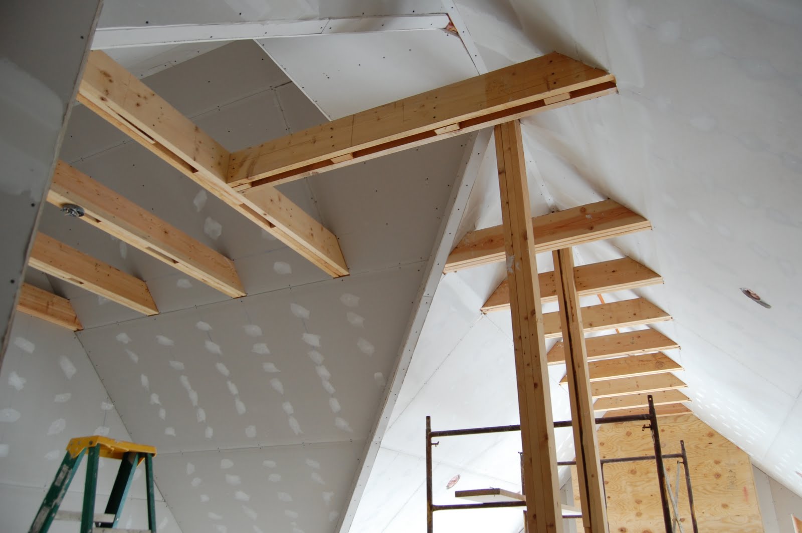 DM Builders: Drywall / Columns