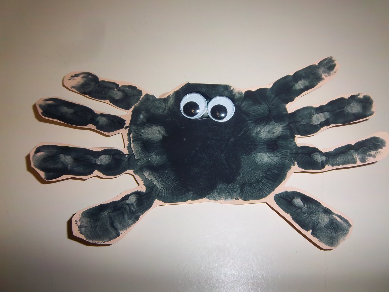 Crafty, Painting Mom to One: How to make a Spider handprint Craft (easy!)