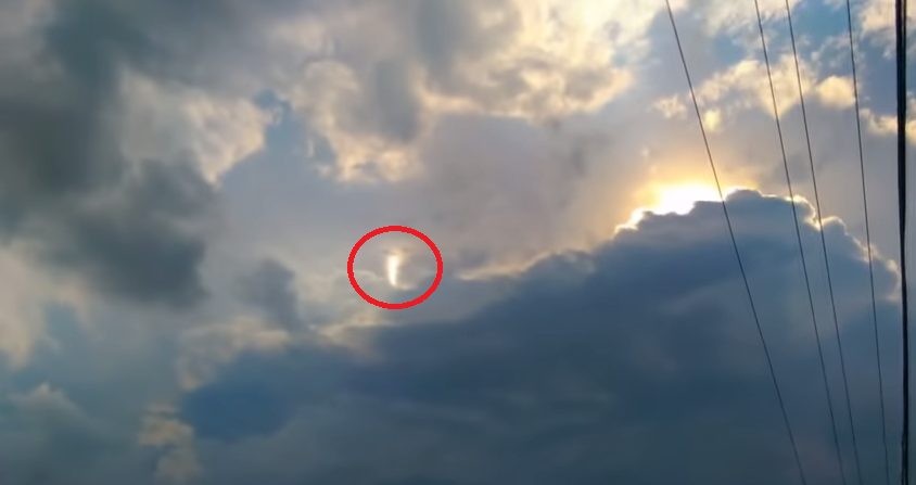 Watch: Mysterious Lights In The Sky, Puzzled Netizens?