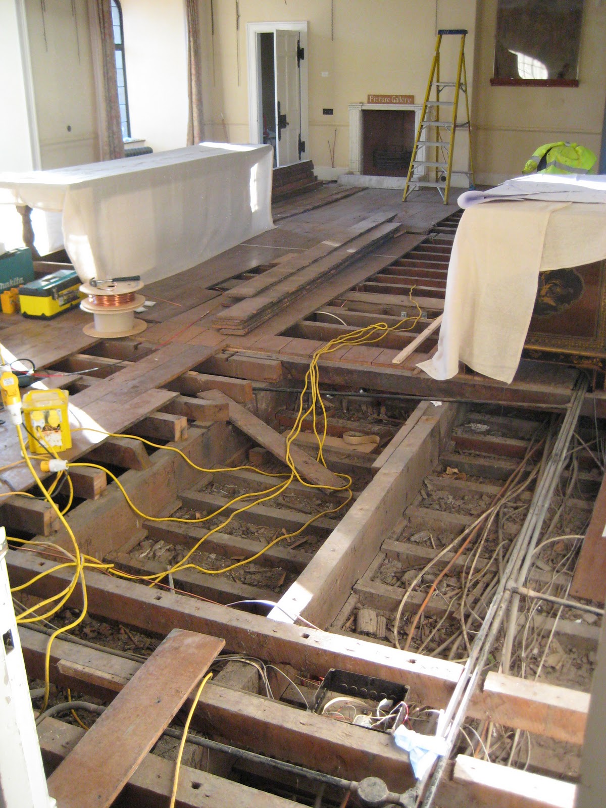 Berkeley Castle News: Berkeley Castle closes for re-wiring