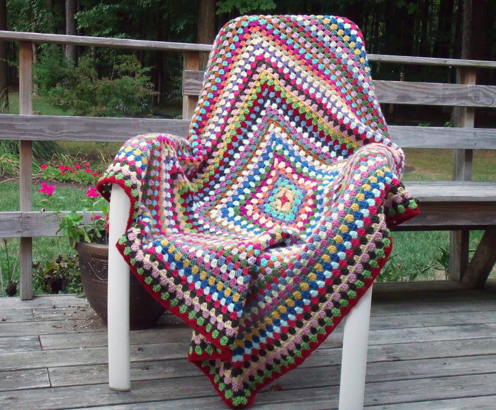 Loose Threads: Giant Granny Quilt Along - 50 rounds