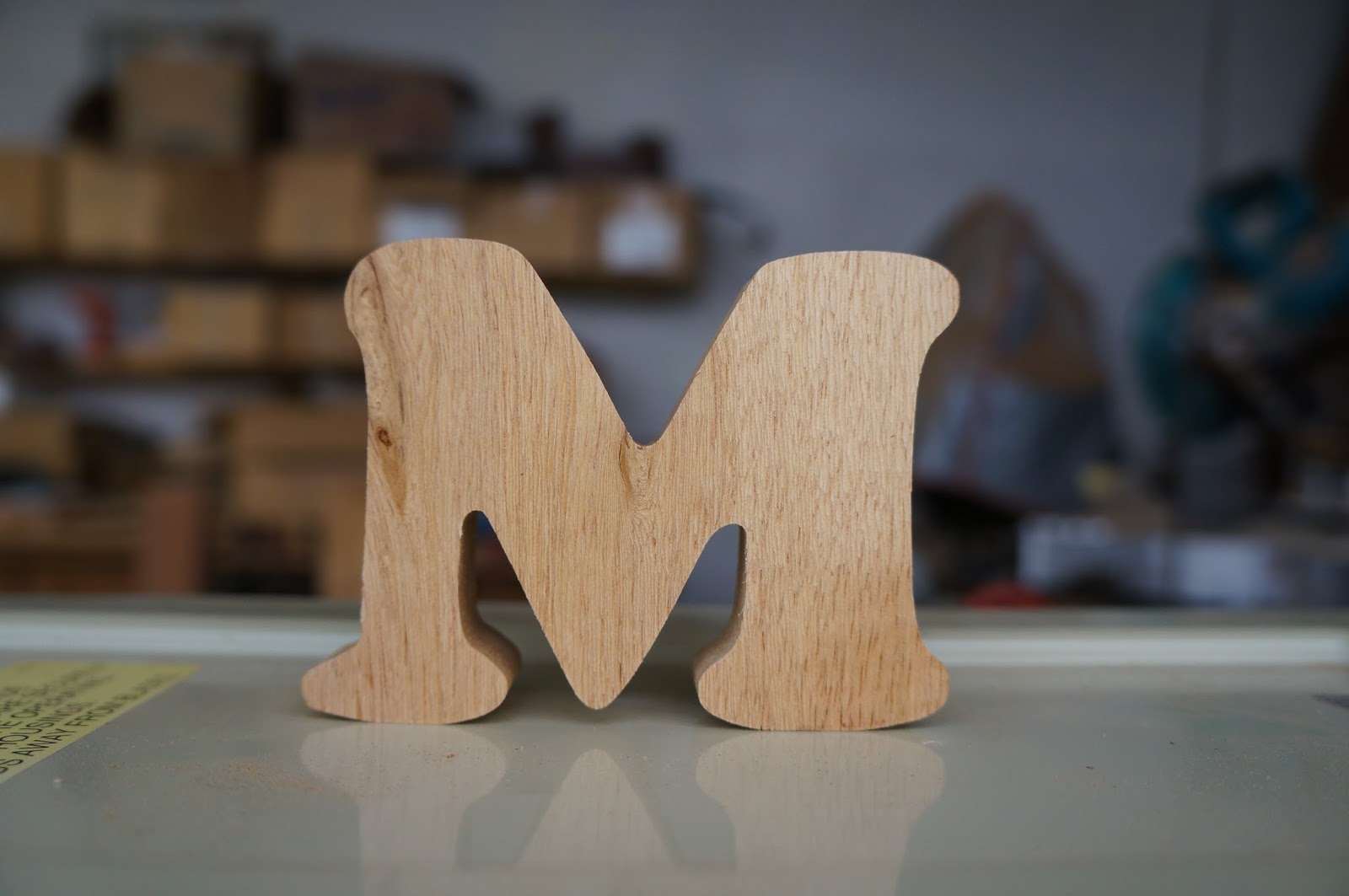 LETRA M DE MADEIRA MACIÇA, LETRAS PERSONALIZADAS DE MADEIRA, BUBULOVE