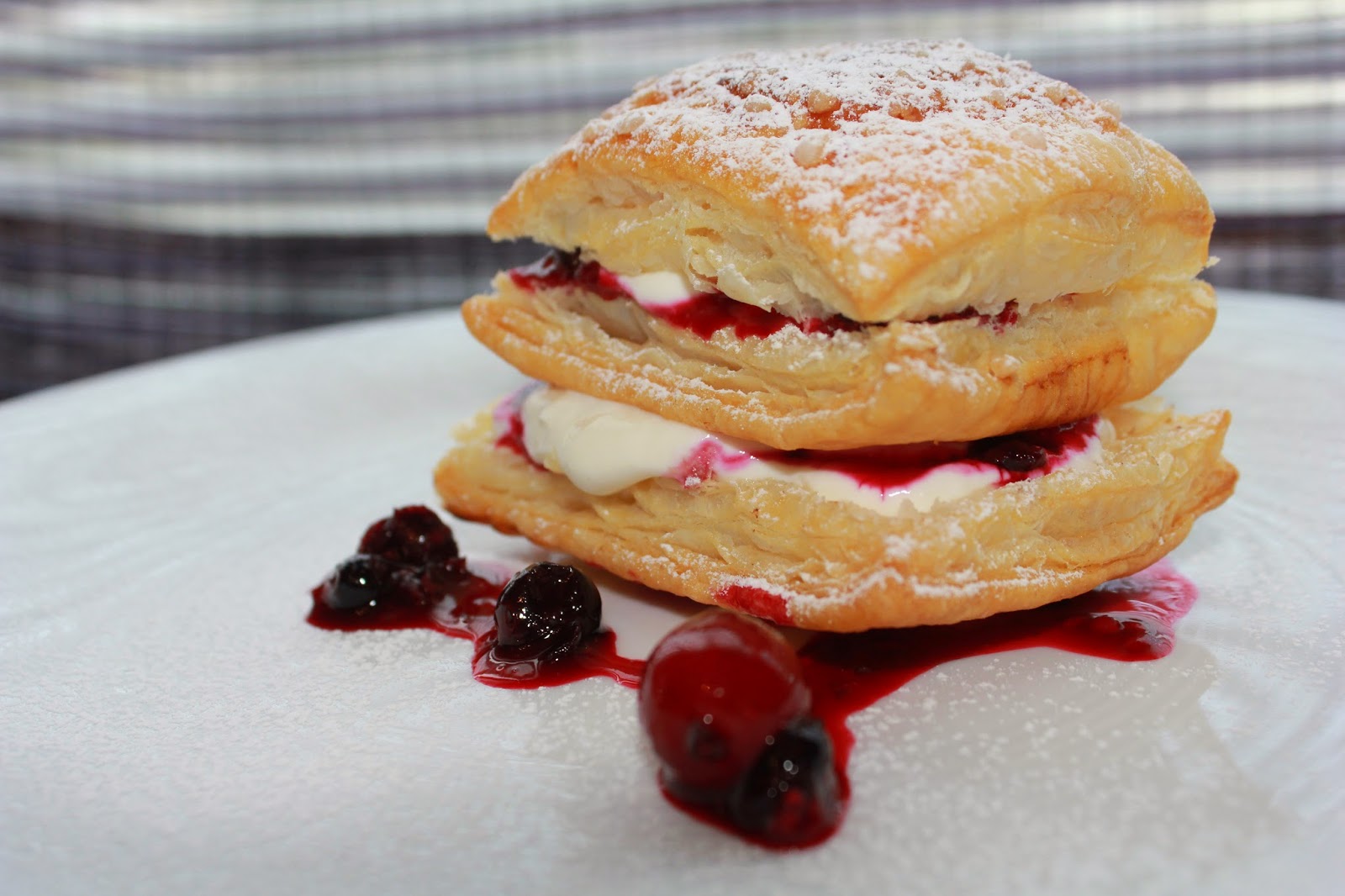 Midagi Mõnusat : Kohupiima-marja magustoit lehttaignaga