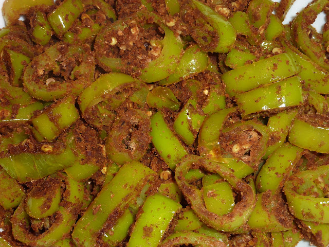 fabulous fridays: Rajasthani style spicy banana pepper rings