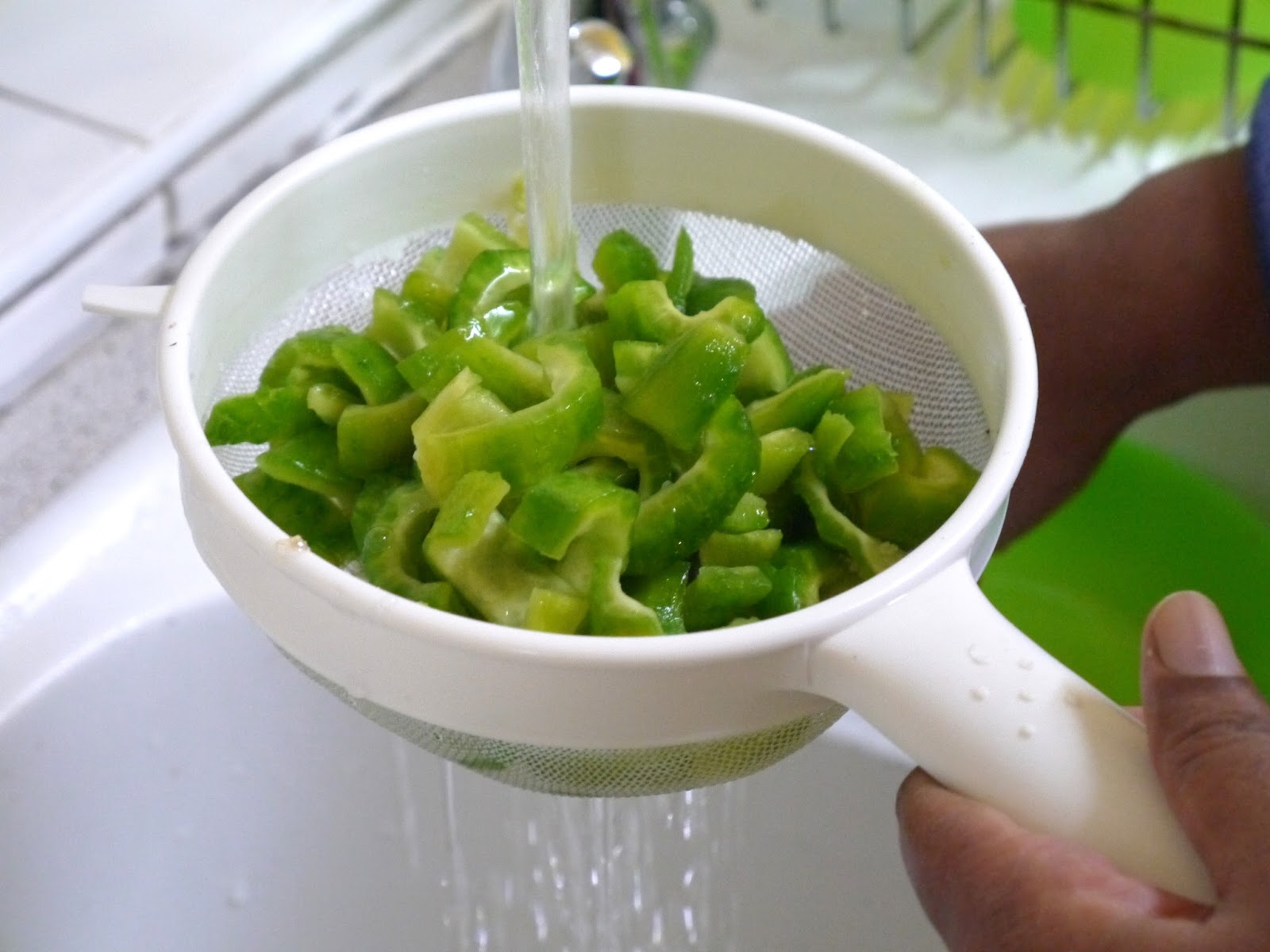 This Muslim Girl Bakes: Bitter Gourd Curry - Karela Masala.