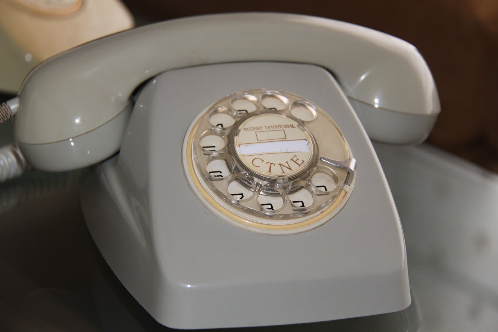 Telefono Retro Años 70 Gris ¡VENDIDO! | El Merkadillo Vintage