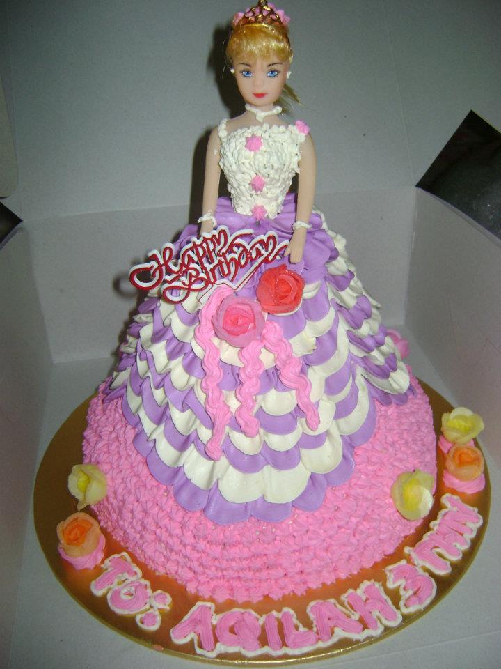 Dari Oven Kecik Hafiy..: Galeri Kek Barbie Dol