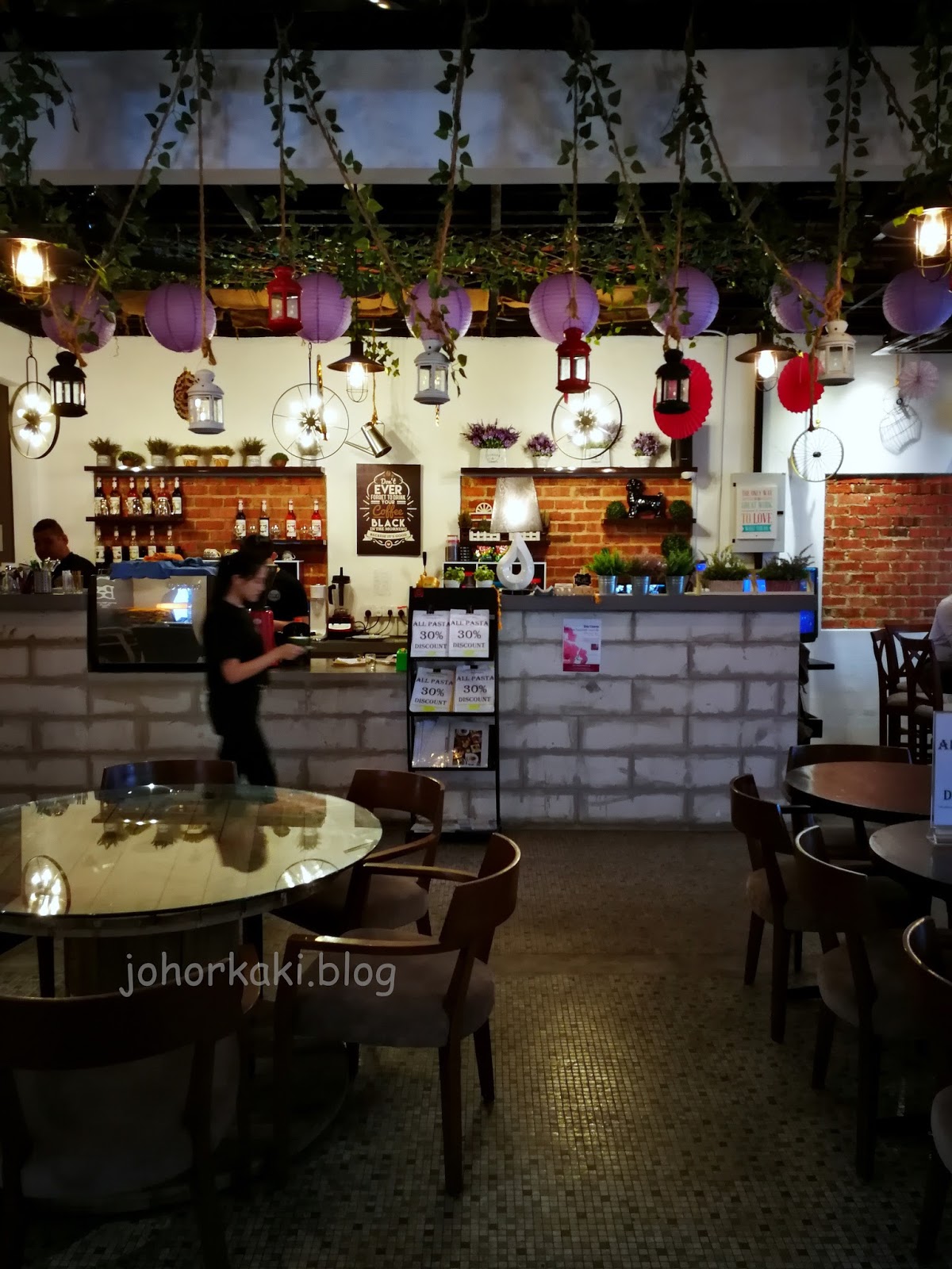 Barn 81 Cafe Taman Melodies JB. Tasty Savouries, Great Desserts, Good ...
