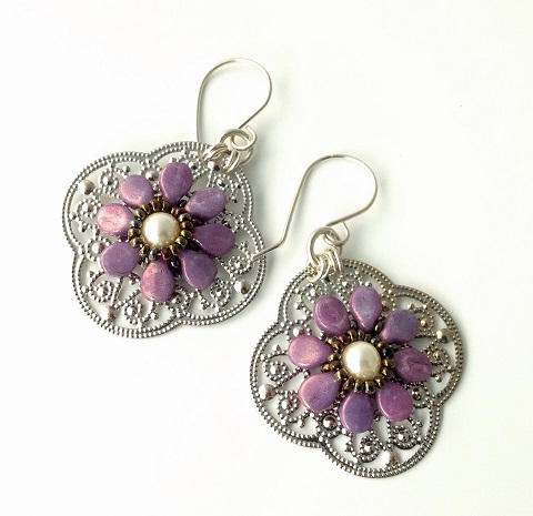 Pip Beaded Flowers on Filigree Earrings Tutorial / The Beading Gem