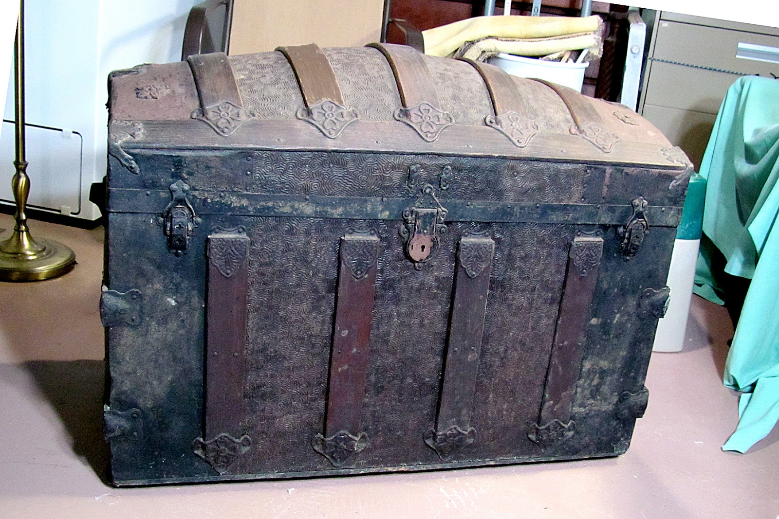 Larry's Hangout: My Old Saratoga Humpback Trunk Restoration