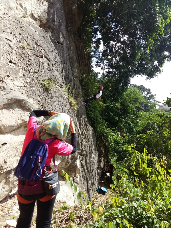 TRAVELOG: ROCK CLIMBING BUKIT KETERI PERLIS : Best jadi Spiderman