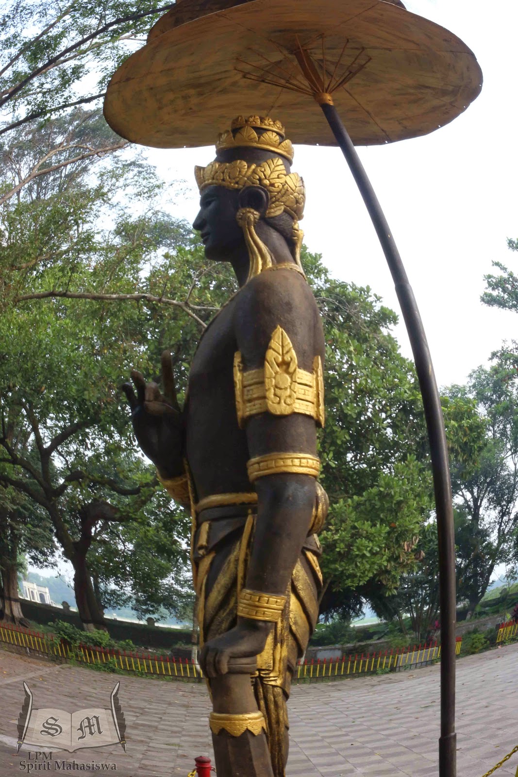 Patung Raden Wijaya Trowulan | INFOGRAFIS LEMBAGA PERS MAHASISWA SPIRIT ...