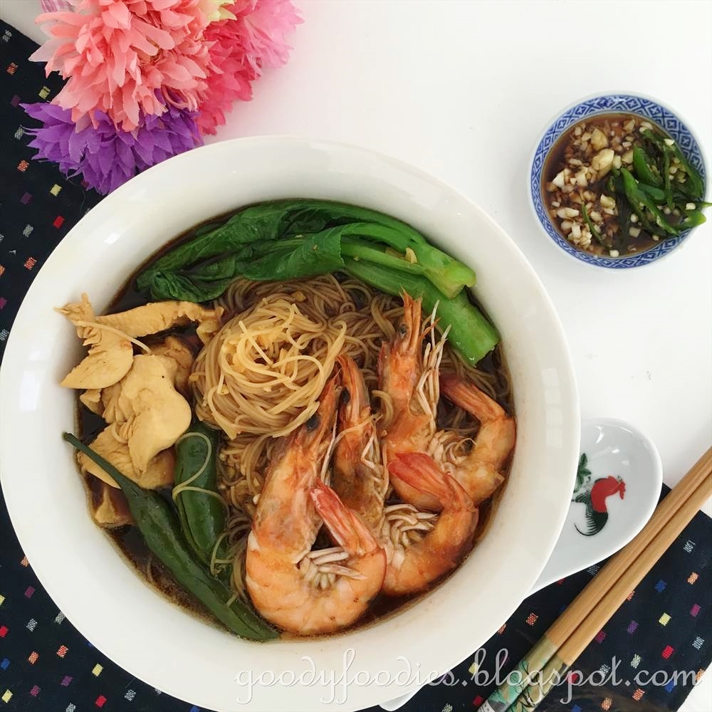GoodyFoodies: Recipe: Soy Braised Mee Hoon (Meehoon Hailam)