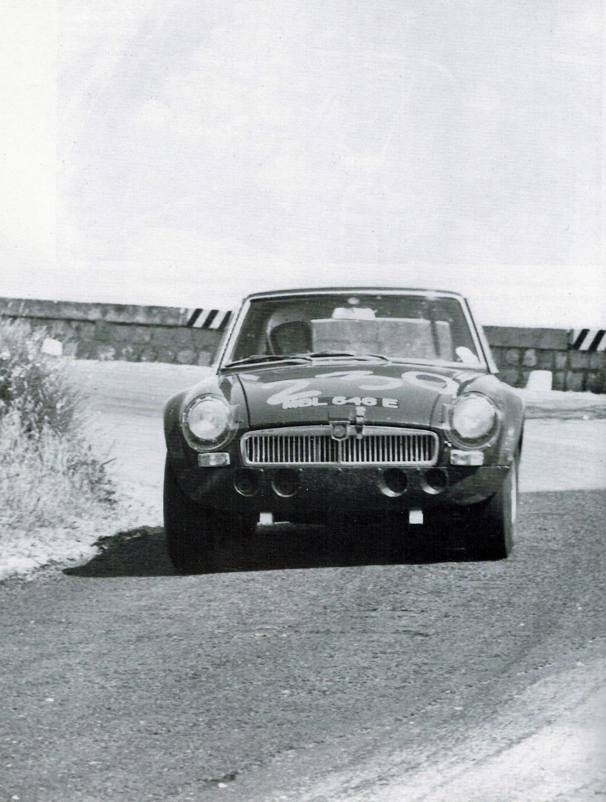 Historic Rally & Classic Race Cars: MGC GT - O último works da MG.