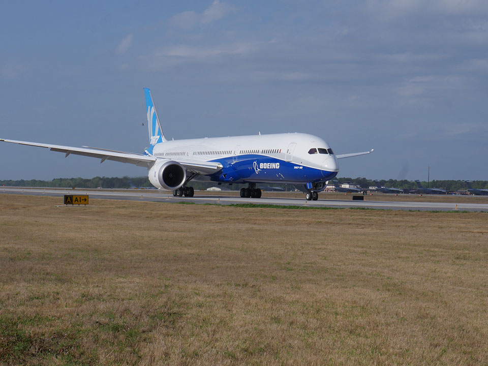 All things 787: 787-10 First Flight