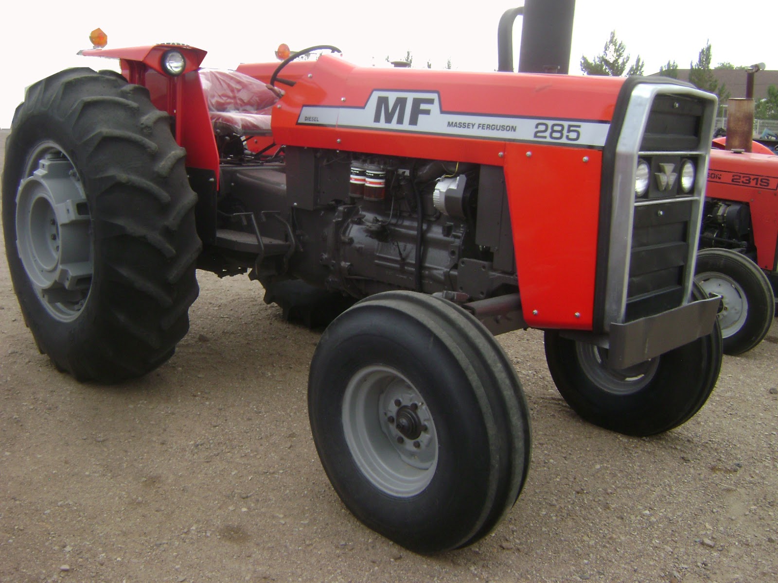 MAQUINARIA AGRICOLA INDUSTRIAL: Tractor Massey Ferguson 285 $11,200 Dlls.