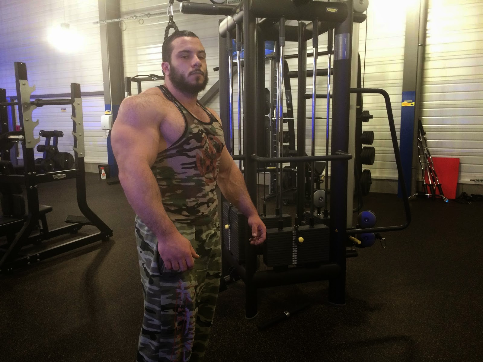 Muscle Lover: Big Lorenzo Becker from France