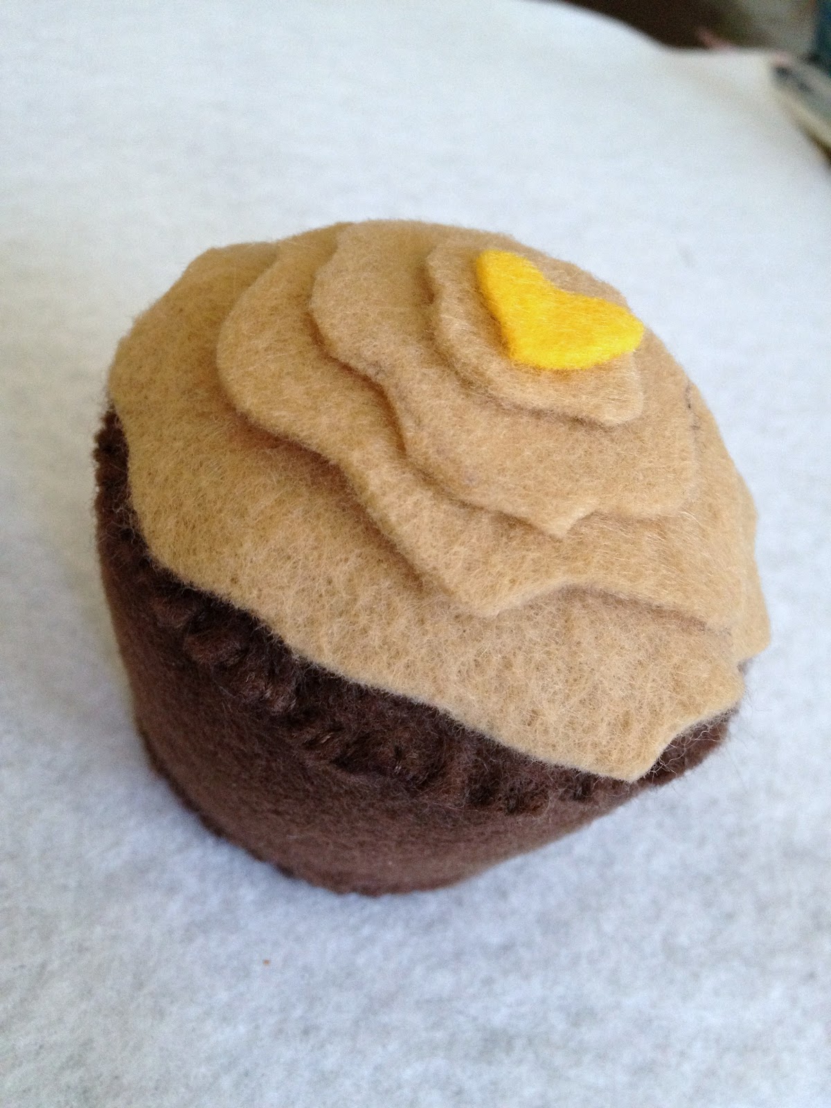 Happiness and Living Fab!: DIY: Making Felt Cupcakes (Free Pattern ...