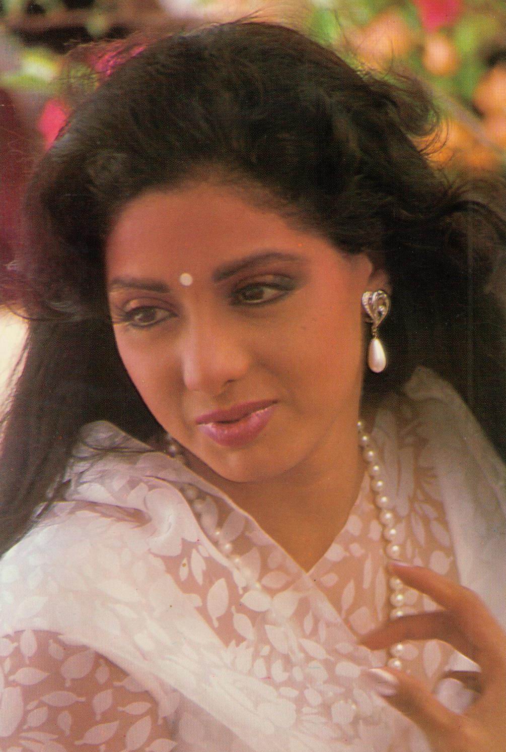 Sridevi: Chandni (1989): Elegant Sridevi with Debonair Vinod Khanna ...