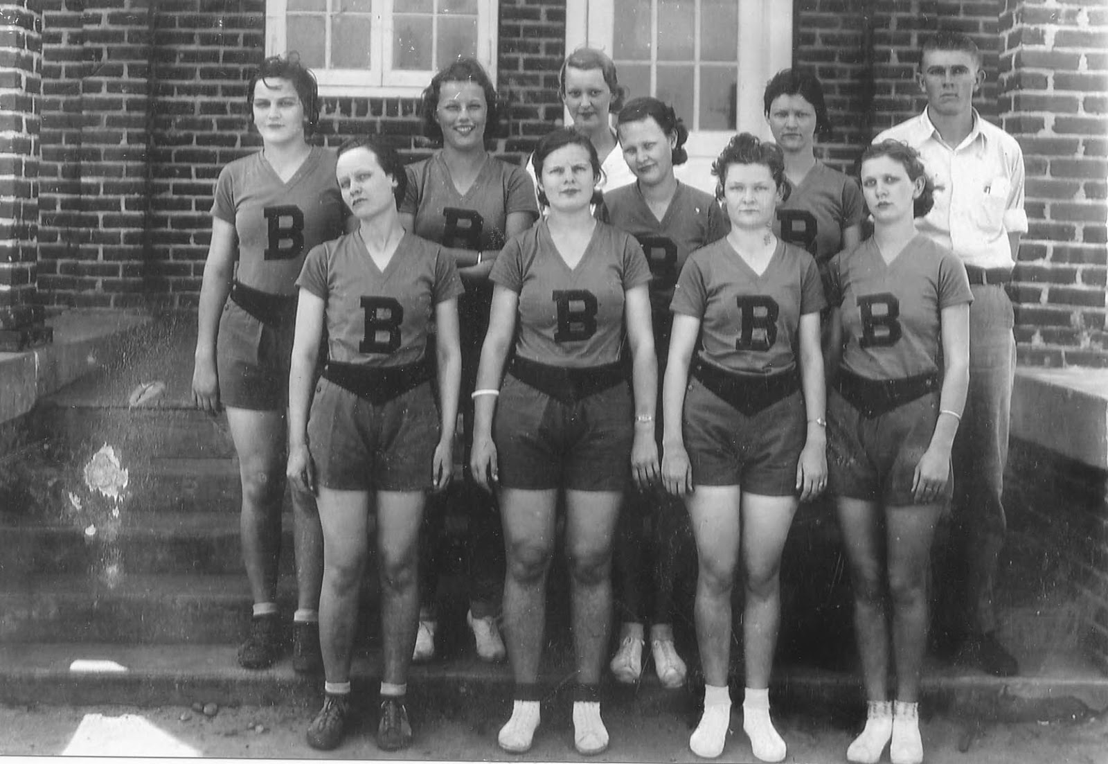 IMAGES OF OUR PAST - BREWTON HIGH GIRLS BASKETBALL TEAM - 1940S ...