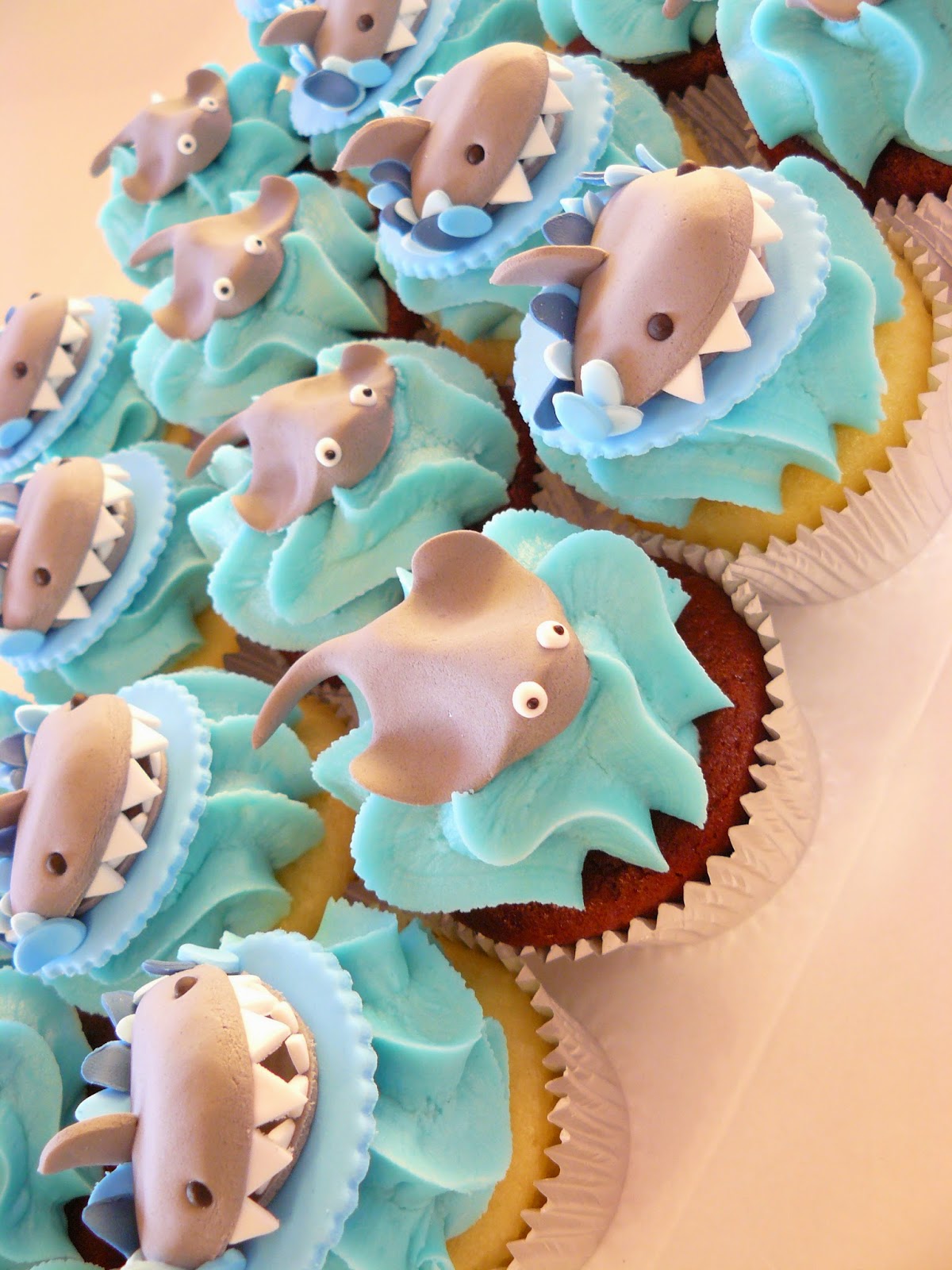 The Cup Cake Taste - Brisbane Cupcakes: Stingray Cupcakes and Shark ...