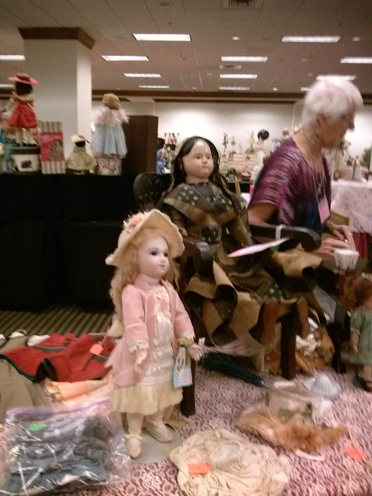My Red Cape: Doll show in San Antonio today.
