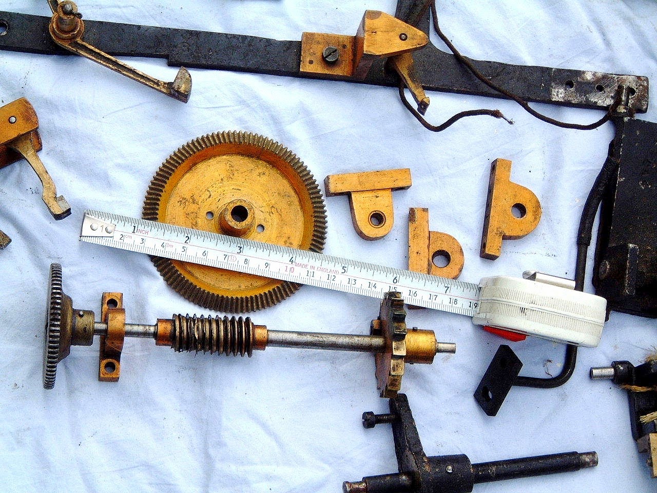 The Gents' 'Pulsynetic' Waiting Train Electric Turret Clock Movement.: 2013