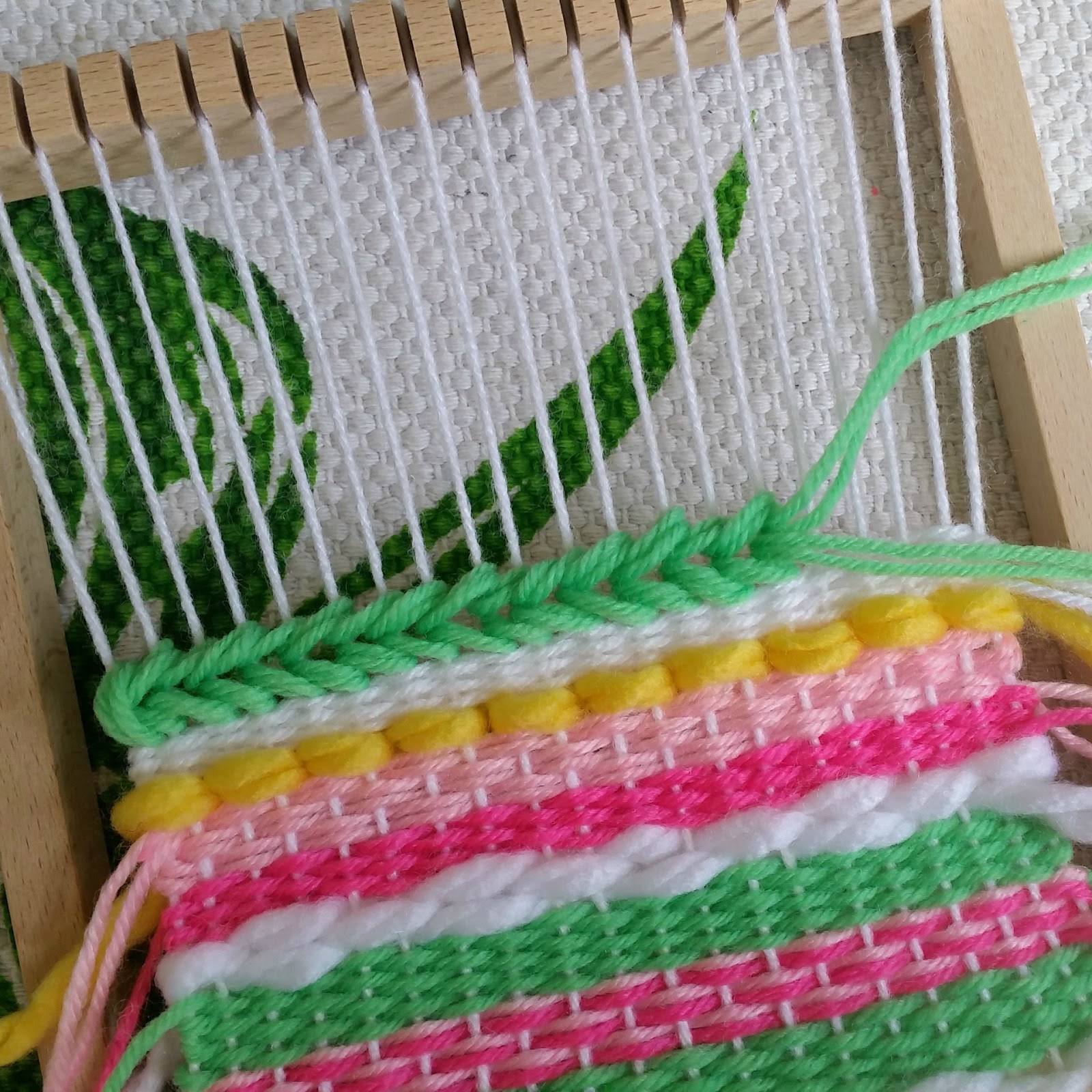 cupcake cutie: How to weave: Free step-by-step tutorial