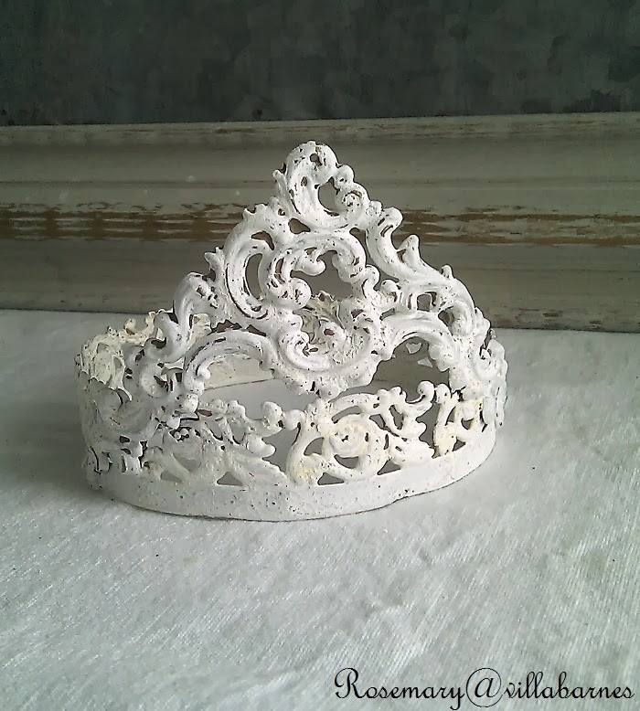 villabarnes: Crowns, Clay, Wood, Inside Time