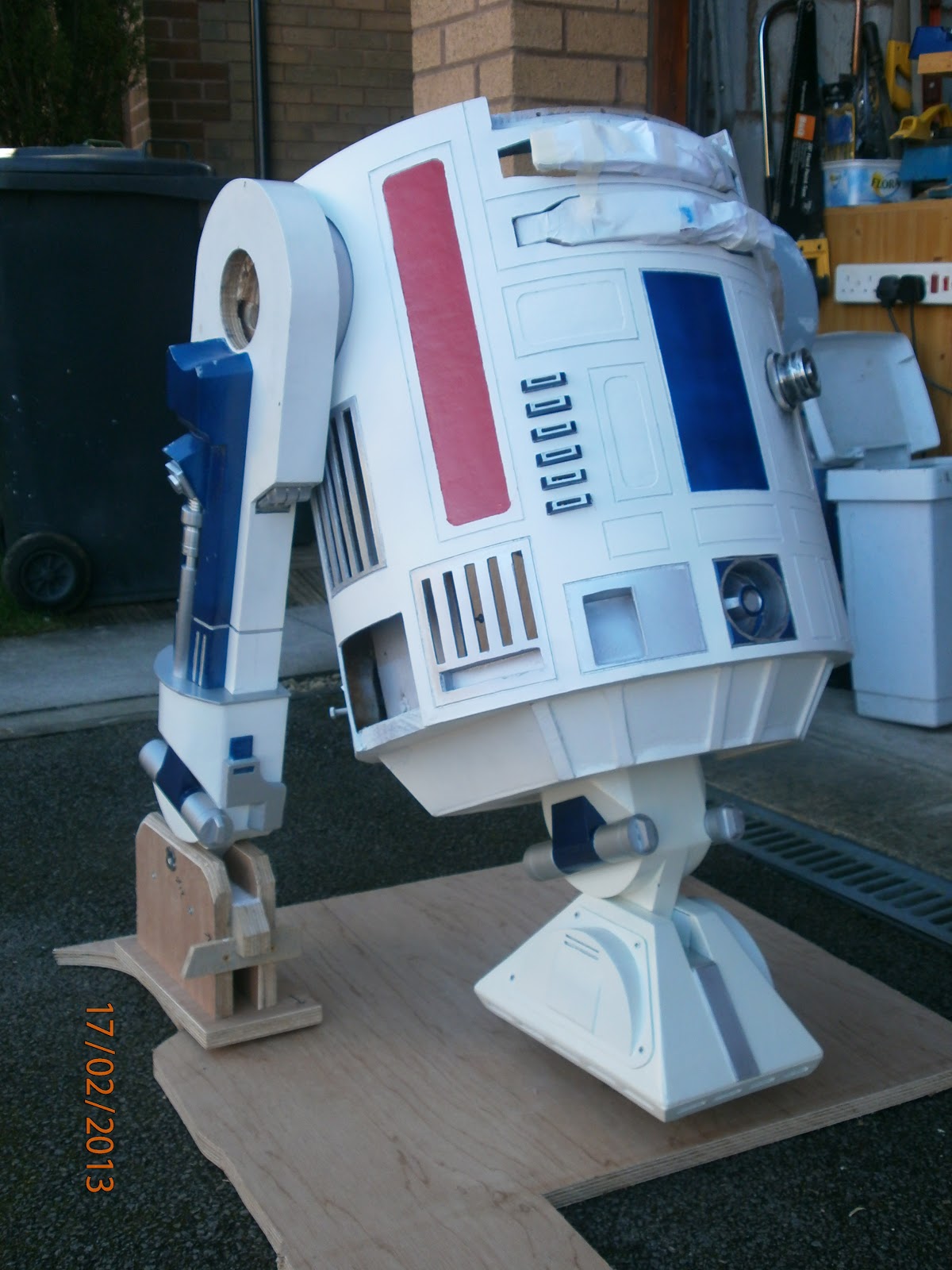 James' R5-D4: R5-D4 - 3 Leg Mode :)