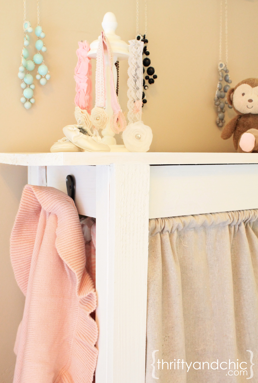 Thrifty and Chic - DIY Projects and Home Decor